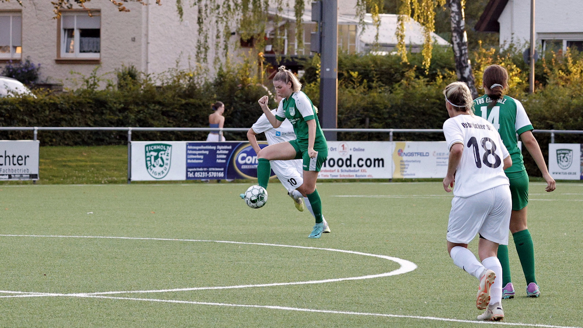Giada und Jule treffen beim 2:0 gegen Delbrücker SC II – TuS Eichholz ...